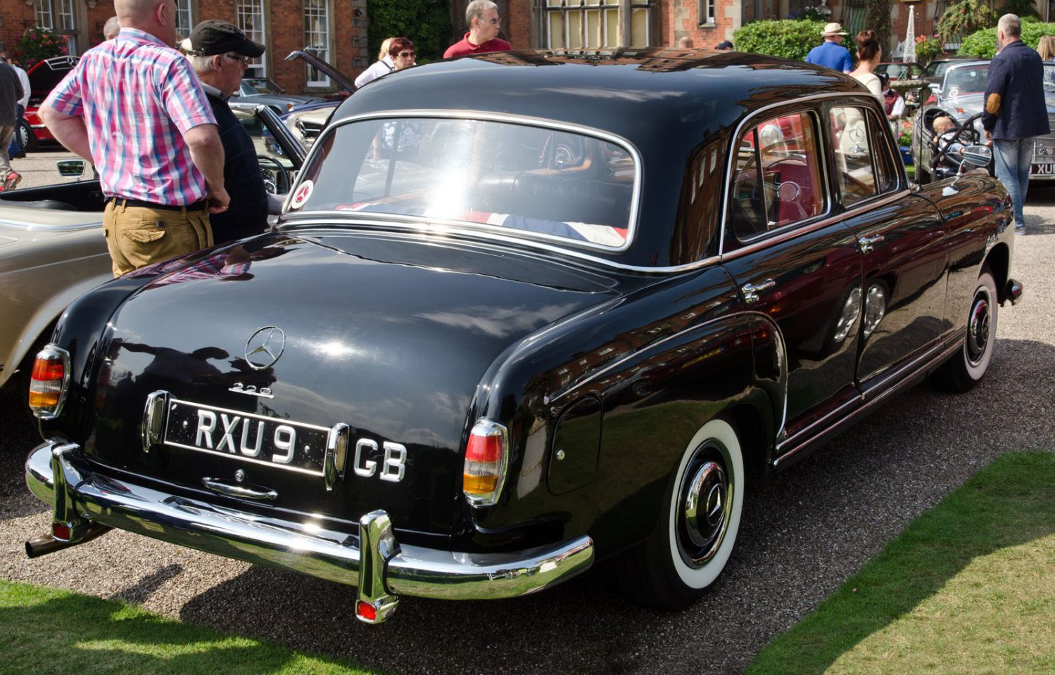 Mercedes-Benz W128 Sedan 220 SE (115 Hp)